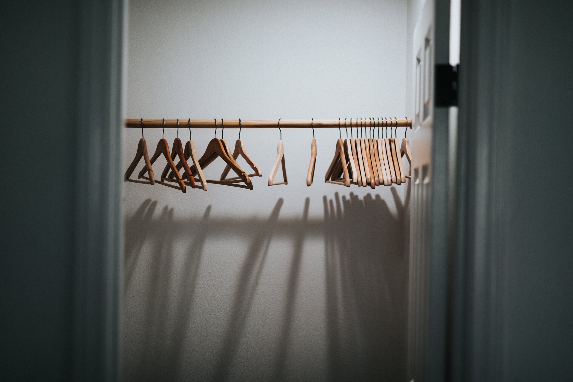 how-to-pack-hangers-cross-country-movers